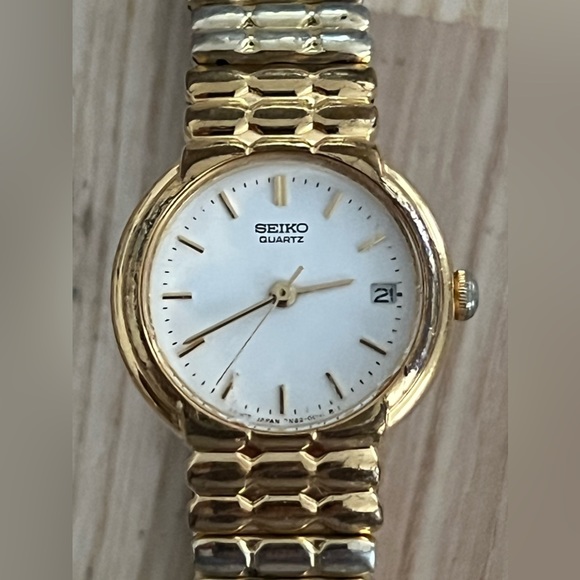 Seiko | Accessories | Seiko Ladies Watch Gold Tone Stretch Bracelet Round White Dial Date Window ...